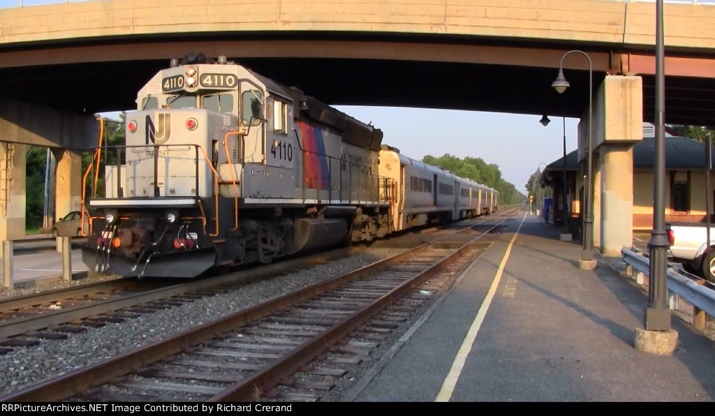 Train 1081 Pulling In